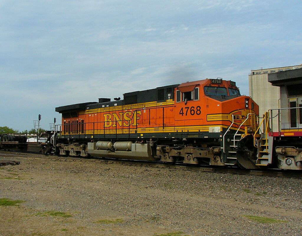BNSF 4768